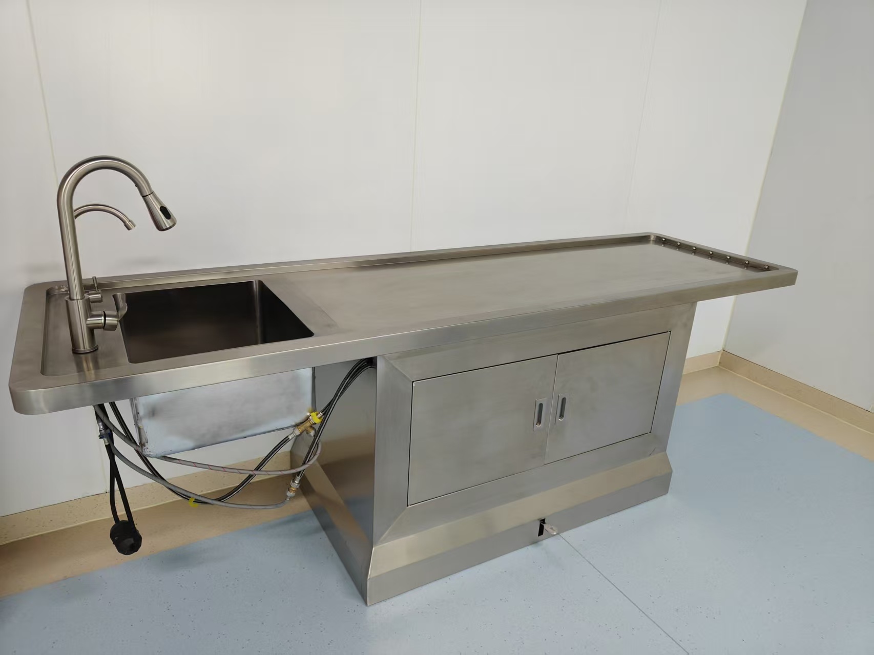 Surgical Autopsy Workstation with Smart Airflow & Controls